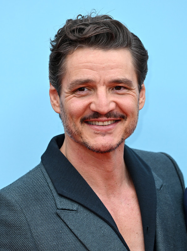 Pedro Pascal 056 — Postimages