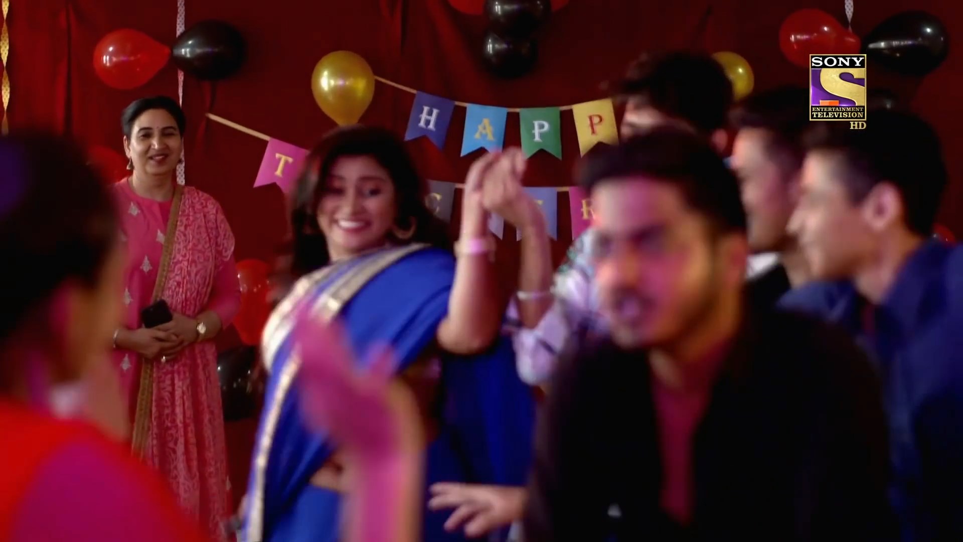 Aleeza Khan Sexy navel and seducing scenes in saree mp4 snapshot 00 17 441 — Postimages