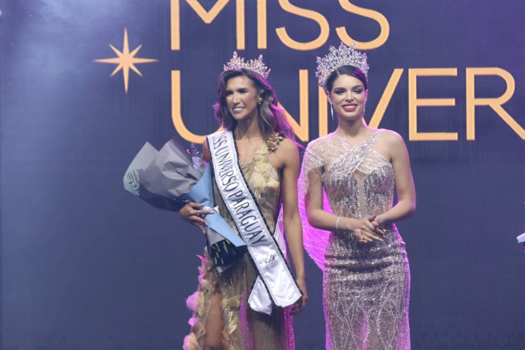 Leah Ashmore es coronada por Nadia Ferreira y representará a Paraguay ...