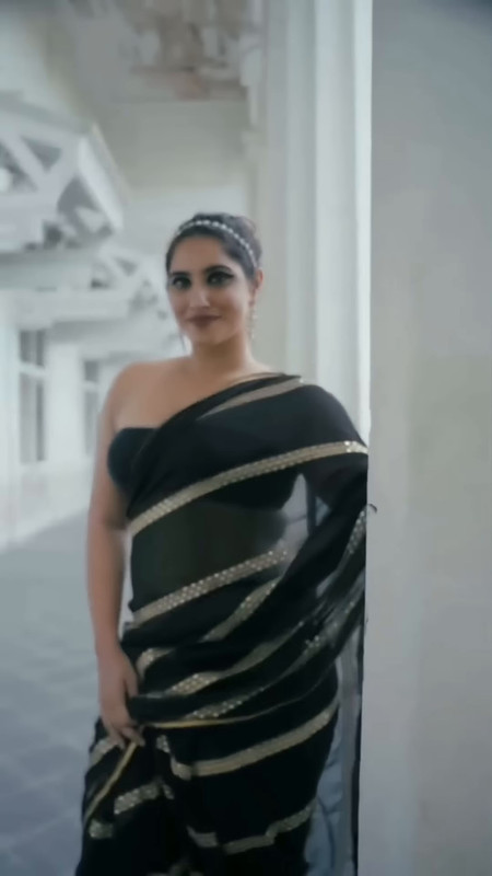 Indian Saree back less exy in Backless Saree New Trending Reels Insta ...