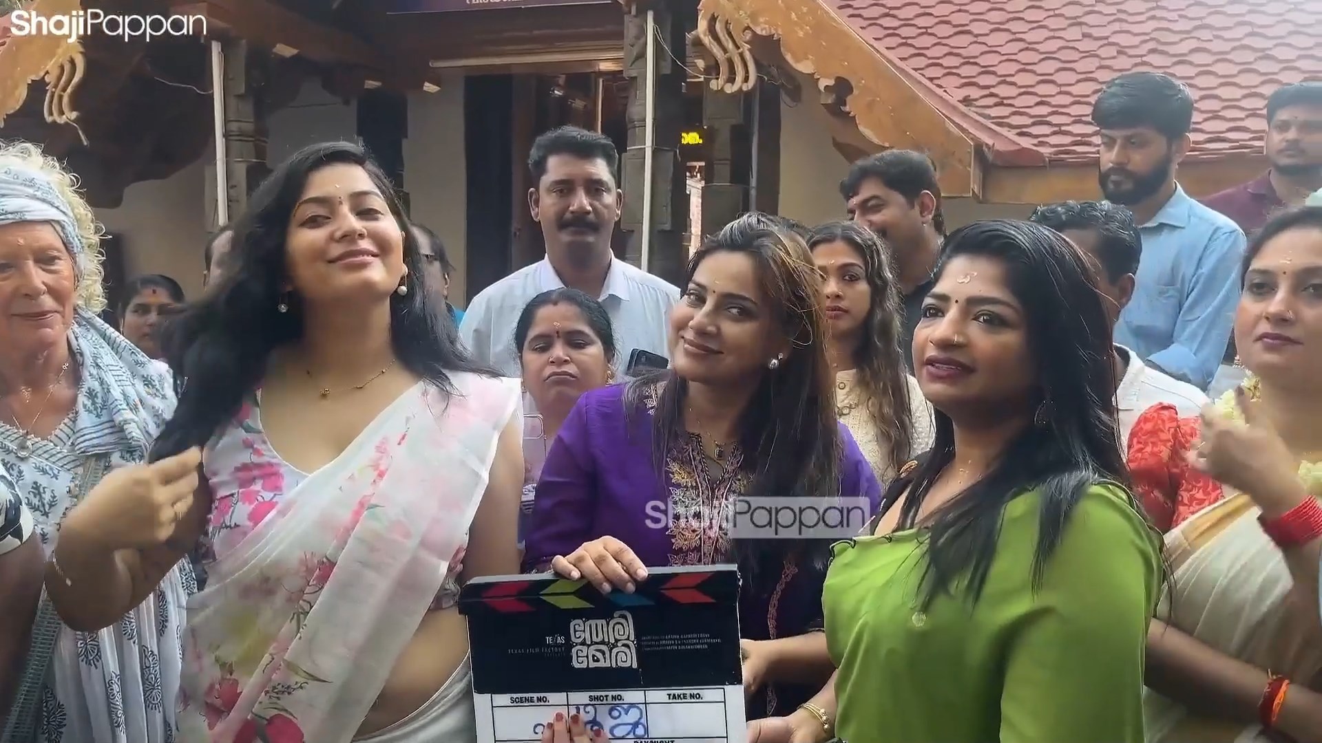 Ksudha Wide Tummy and Big Deep Open Navel Hole , Anna Rajan Huge Tight ...