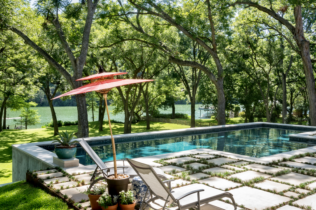 Joe Rogan Buys $14.4 Million Mansion In Austin, Texas (PHOTOS) | MiddleEasy