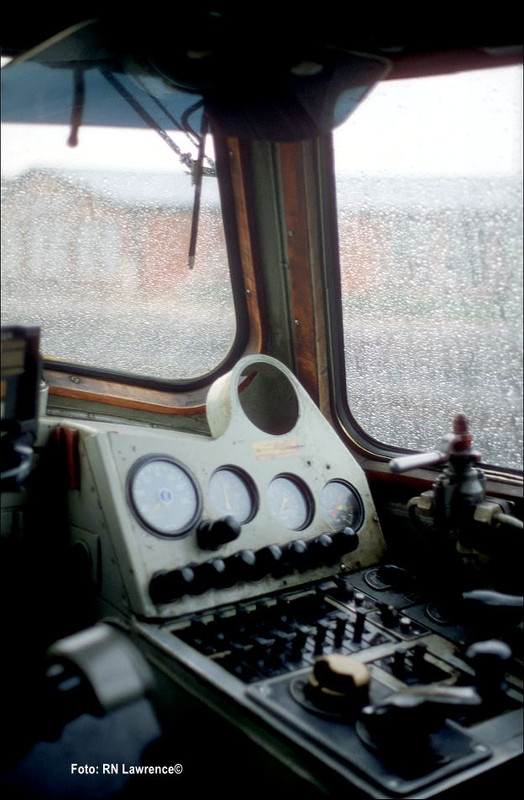12470 DB 220 075 inside cab Bw Lübeck 271183 — Postimages