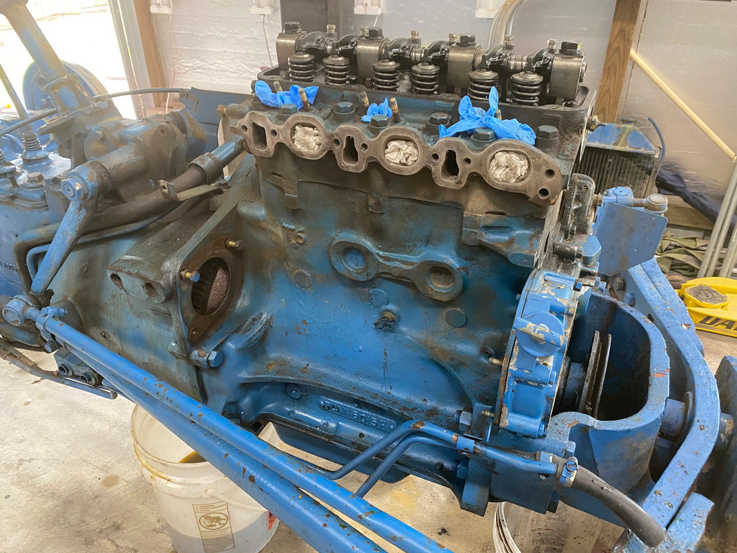 Ford tractor engine — Postimages