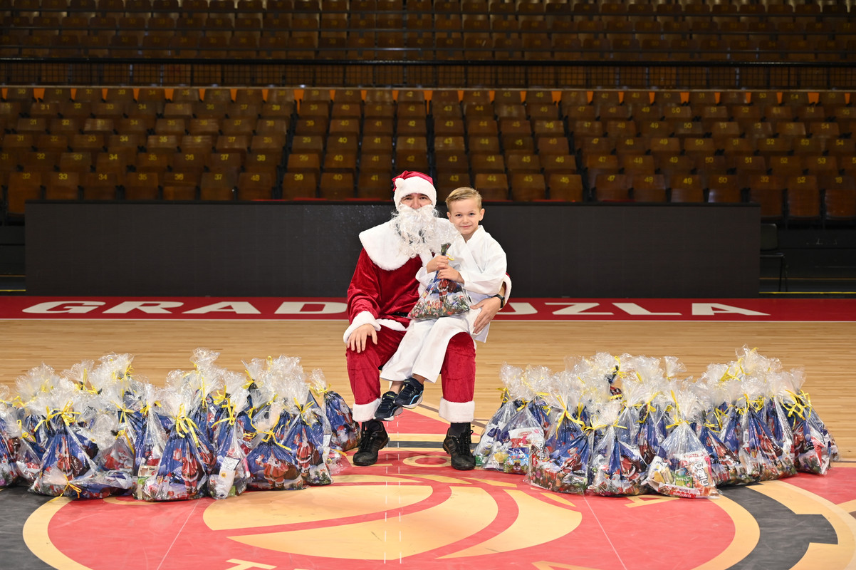 DSC 2420 — Postimages