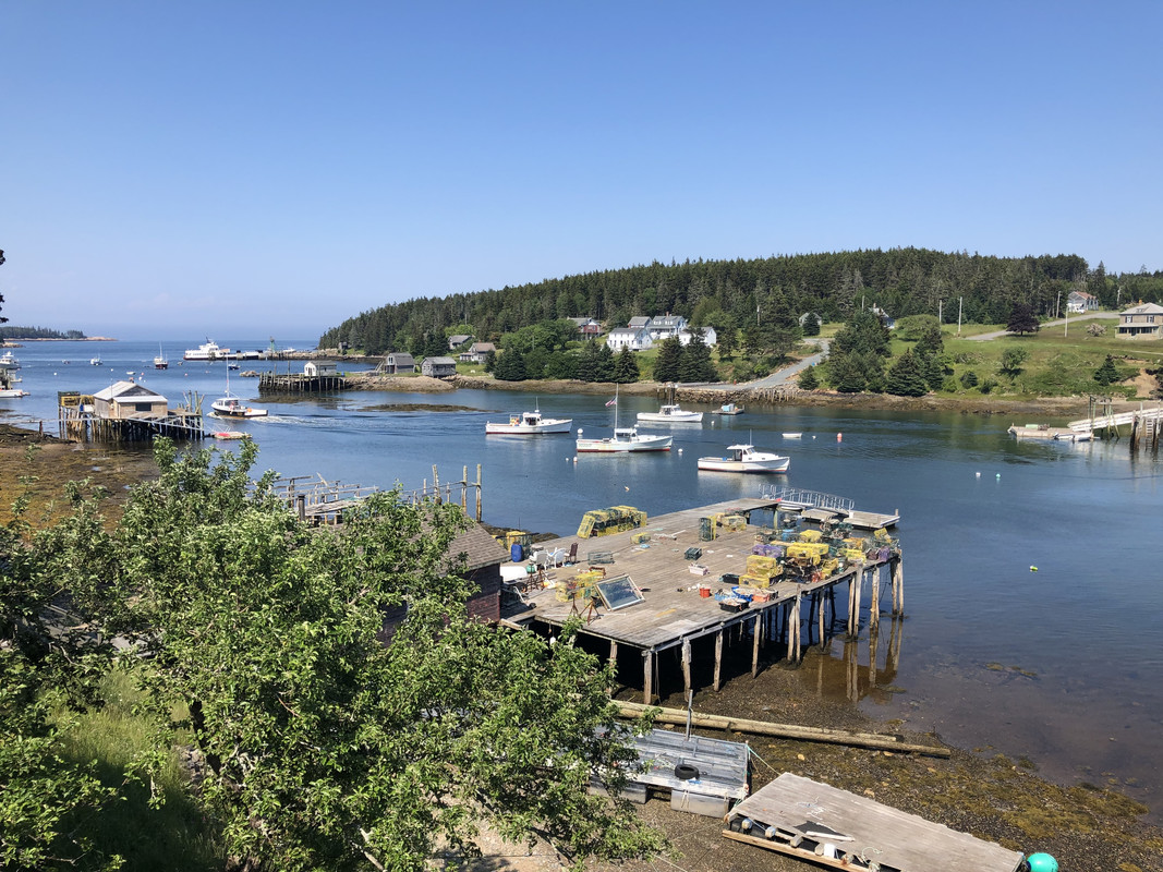 DC9 C10 E2 128 F 42 B8 8640 D4 EEF532 B3 A0 — Postimages