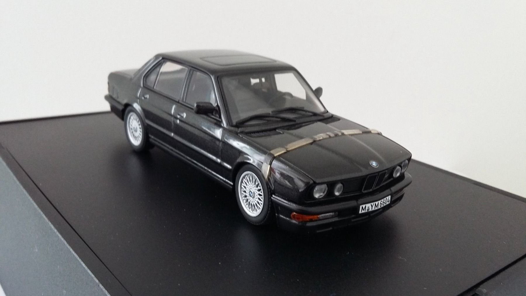 bmw m5 e 28 v autoart 143 1 — Postimages