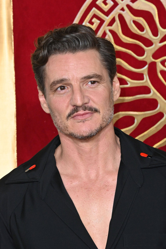 Pedro Pascal 180 — Postimages