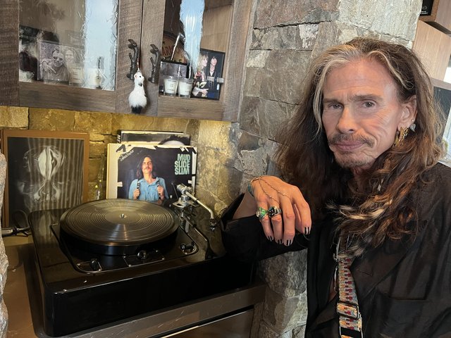 Great photos of musicians with hi-fi gear | Page 10 | Steve Hoffman ...