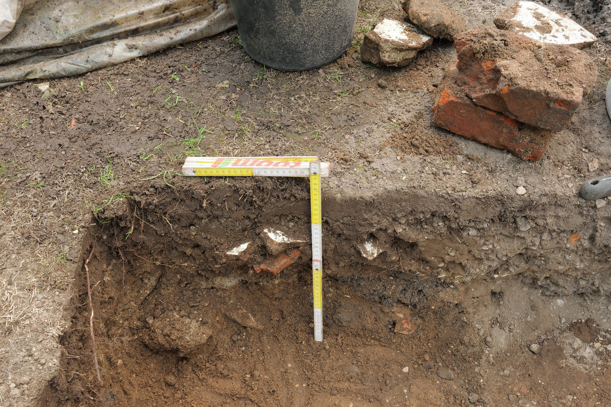 Debris in soil — Postimages