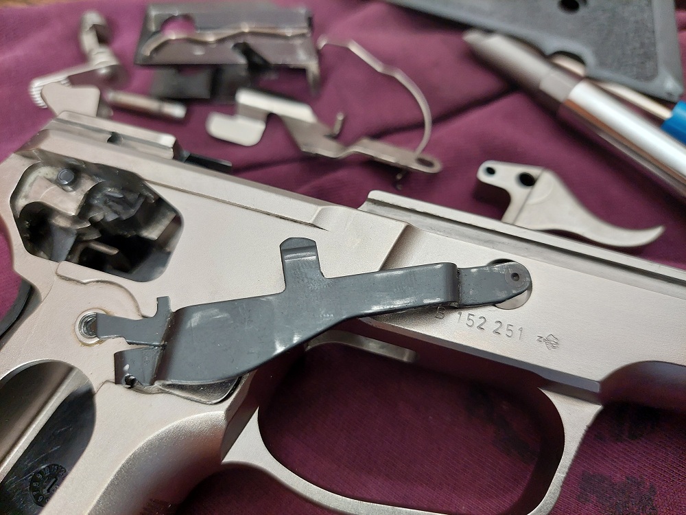 P229 trigger bar rubs on frame | SIG Talk