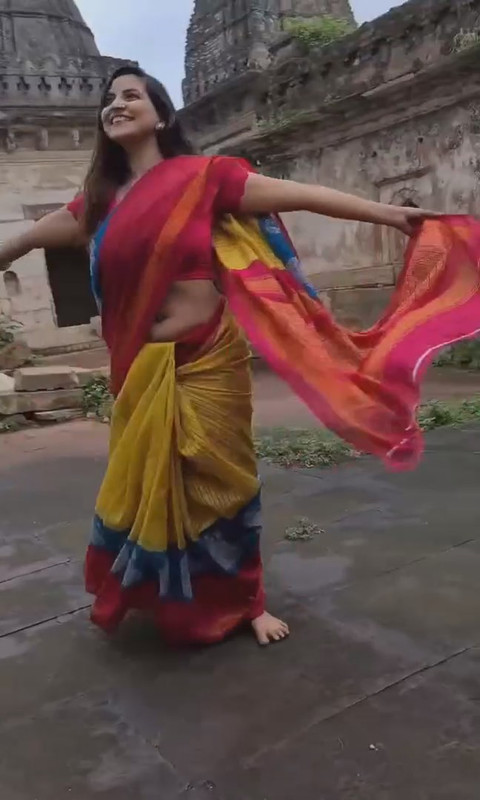 Jolly Bhatia Sexy navel show in red and yellow saree mkv snapshot 00 33 ...