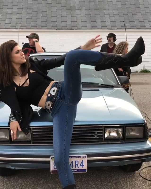 alexandra daddario car jeans 13 — Postimages