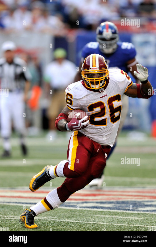 clinton portis of the washington redskins runs the football BG7 D9 M ...