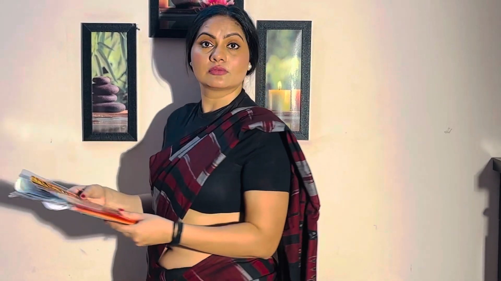 Anamika Singh Sexy Open Big Wide Navel show in Saree mp4 snapshot 00 01 406 — Postimages