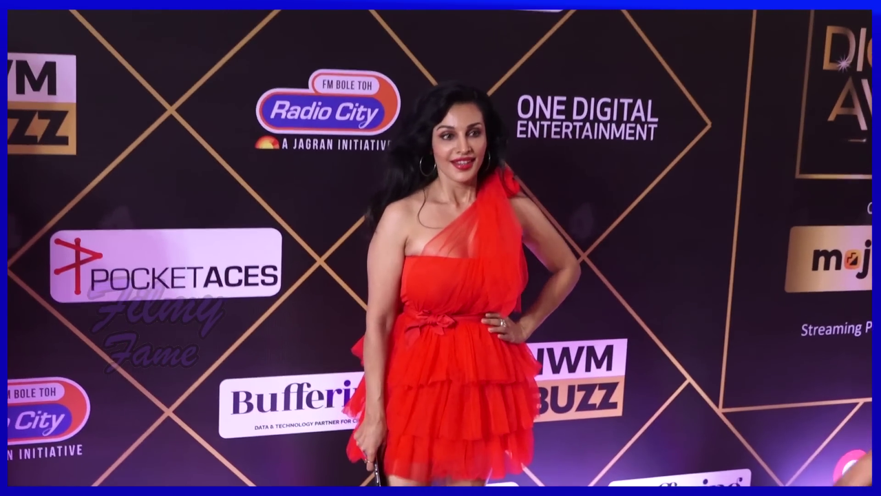 Giorgia Andriani Flaunts Her Impressive Look In Pink Transparent Bodycon Drs 3 — Postimages