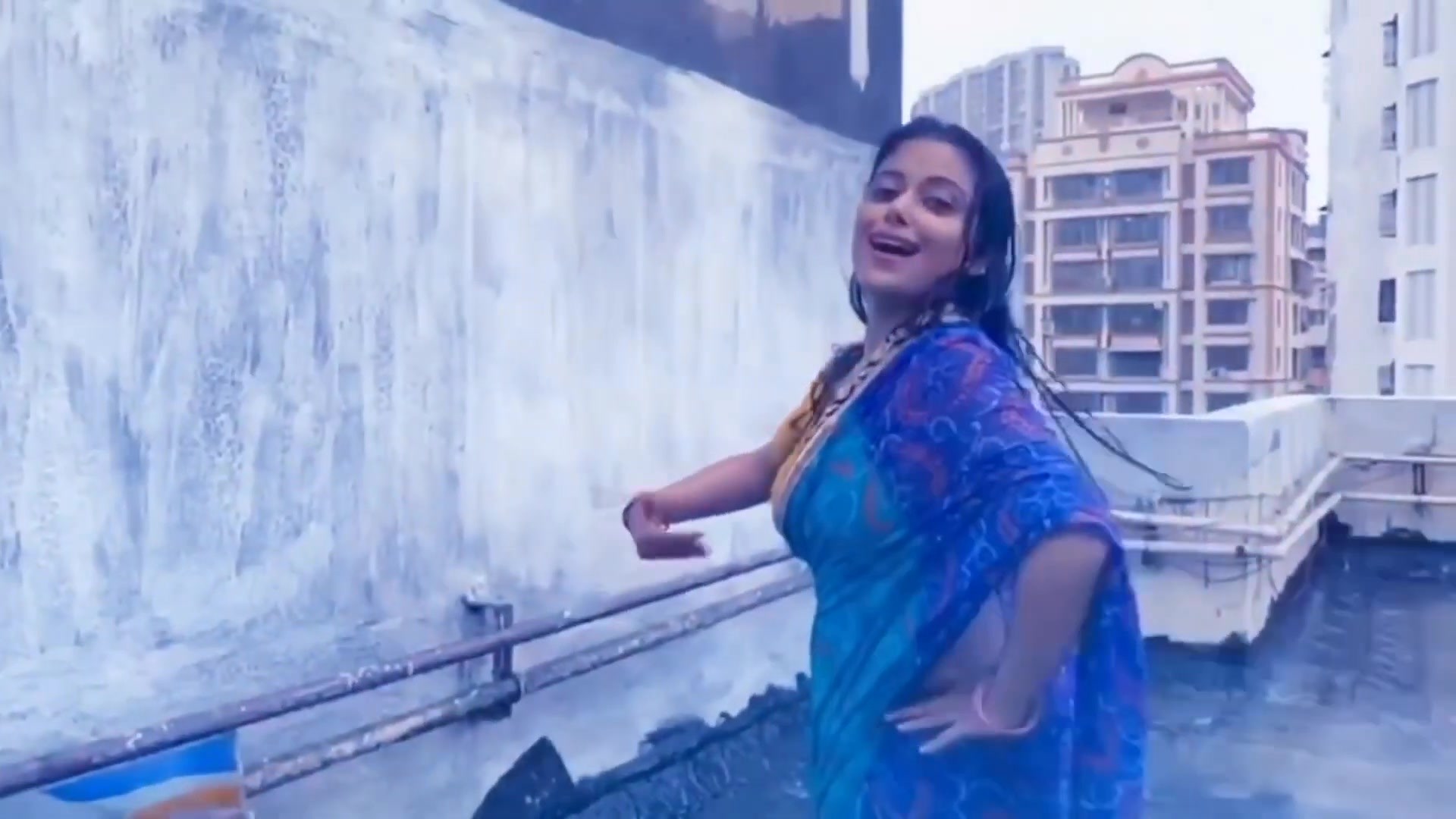 Tip Tip Barsa Pani Sneha Paul Cover Hot Dance in Saree mp4 0003 — Postimages