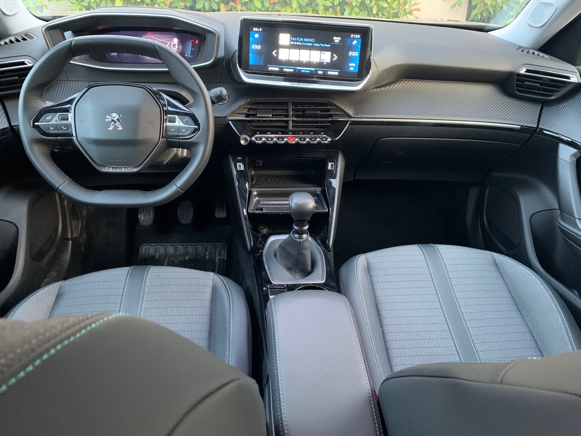interieur Peugeot 2008 — Postimages