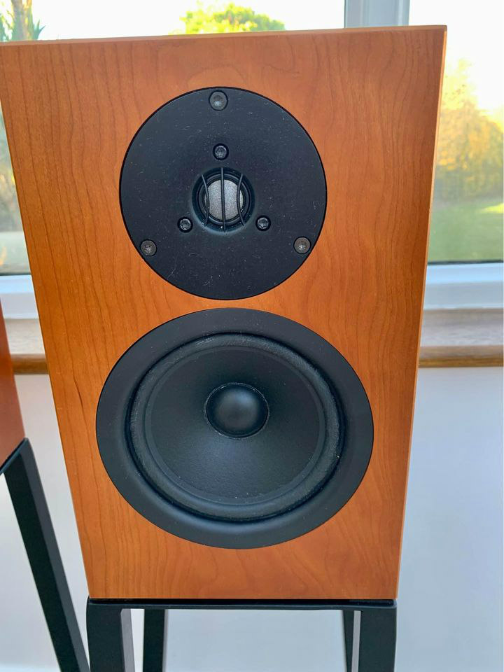 LINN TUKAN SPEAKERS FRONT 2 — Postimages