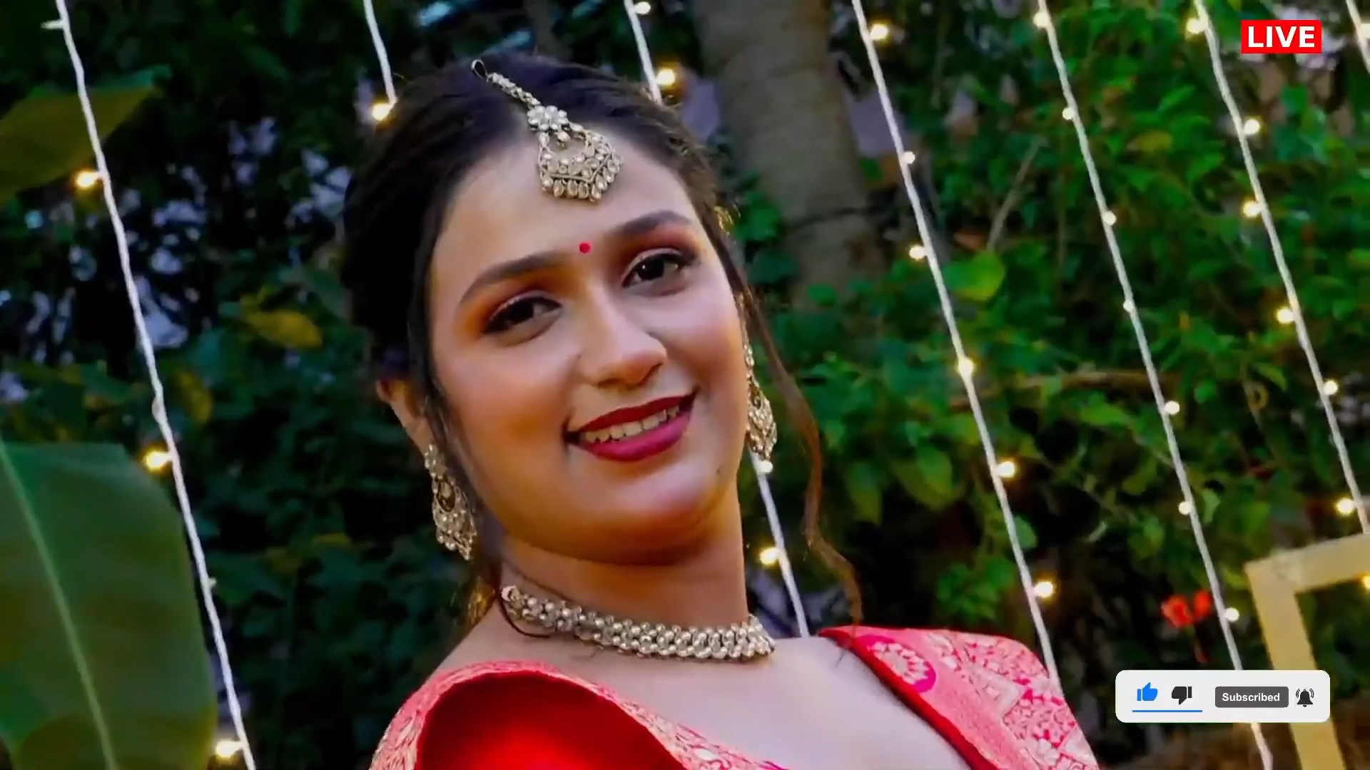 Cameraman Zooming to tulu bride boobs and navel in red costume mp4 snapshot 00 42 477 — Postimages