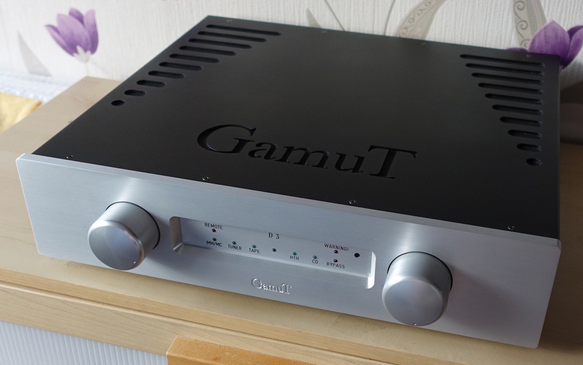 For Sale: GamuT D3 Dual Mono Balanced Line Preamplifier - Silver