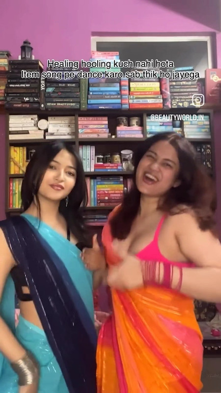 Hot Sexy Girl jiggling tits in pibnk bra and orange saree mp4 snapshot 00 21 464 — Postimages
