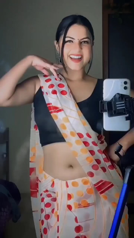 Hot Sexy Punjabi Girl Navel Show In Red And Black Saree Mp4 Snapshot 00