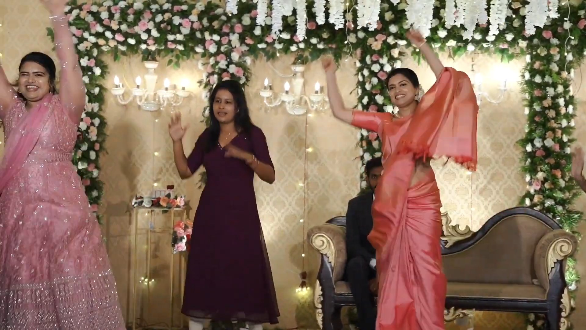 Kerala Wedding Bridal Dance Navel Show in pink saree mp4 snapshot 00 29 113 — Postimages