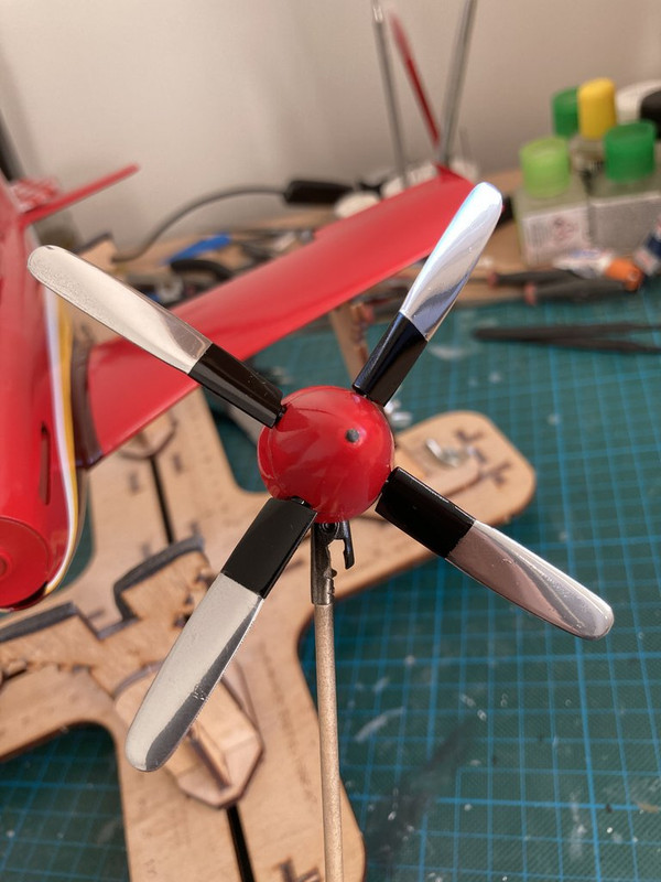 P-51 Racer conversion (Dago Red - Revell 1/32) and refurbishing (Strega ...