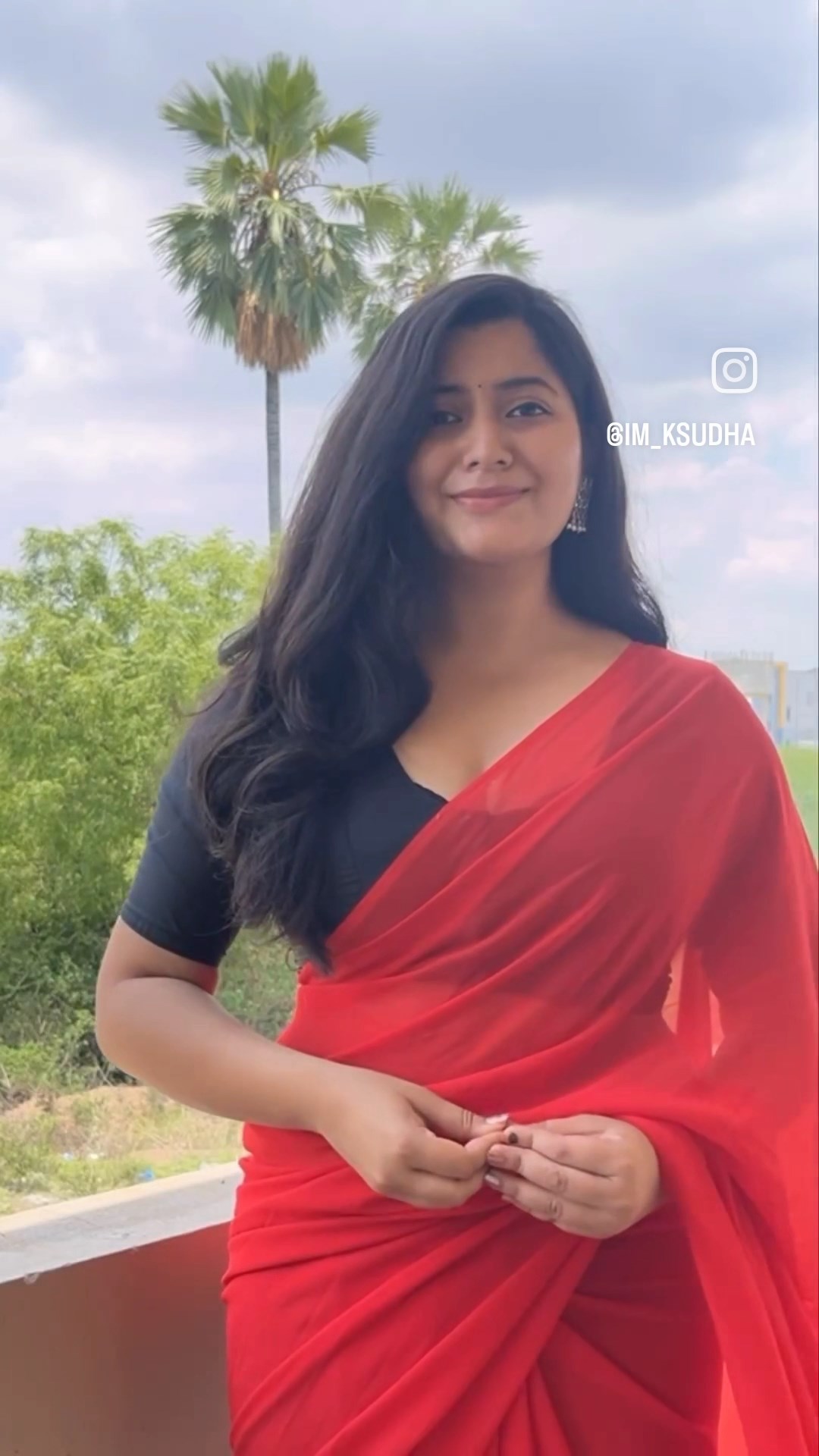 Ksudha big Navel in red saree mp4 snapshot 00 08 549 — Postimages