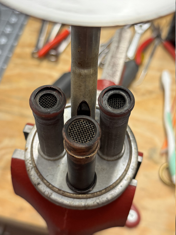 Coleman 214 vs 288 - construction details - air tube and burner - The ...