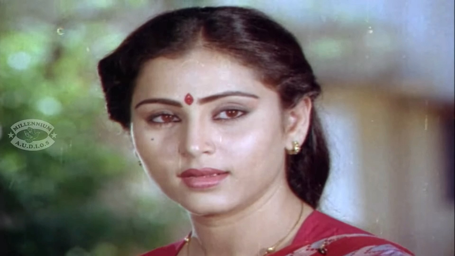 Beautiful and young geetha navel and other saree scenes mp4 snapshot 00 ...