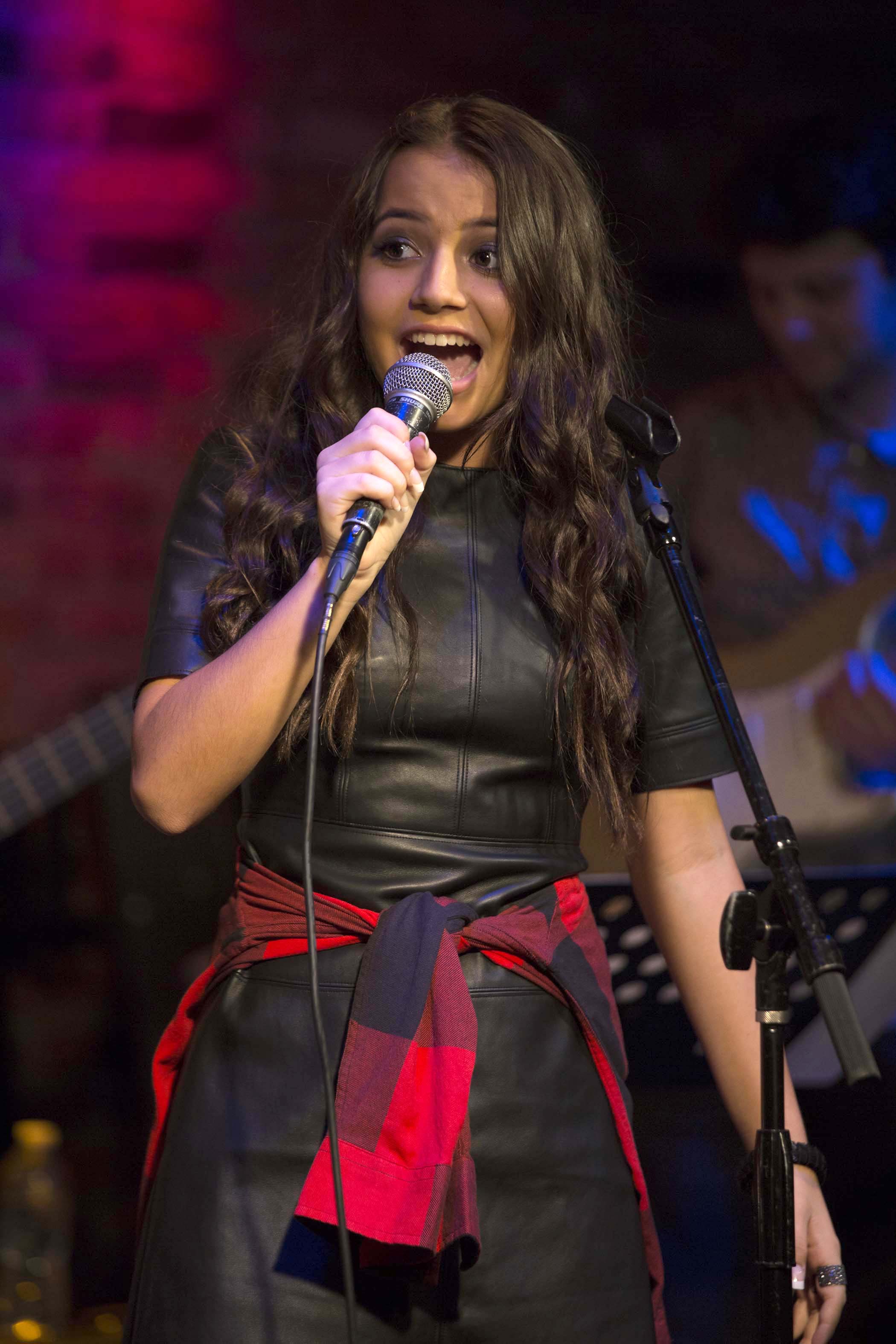 isabela moner black leather dress 2015 018 — Postimages
