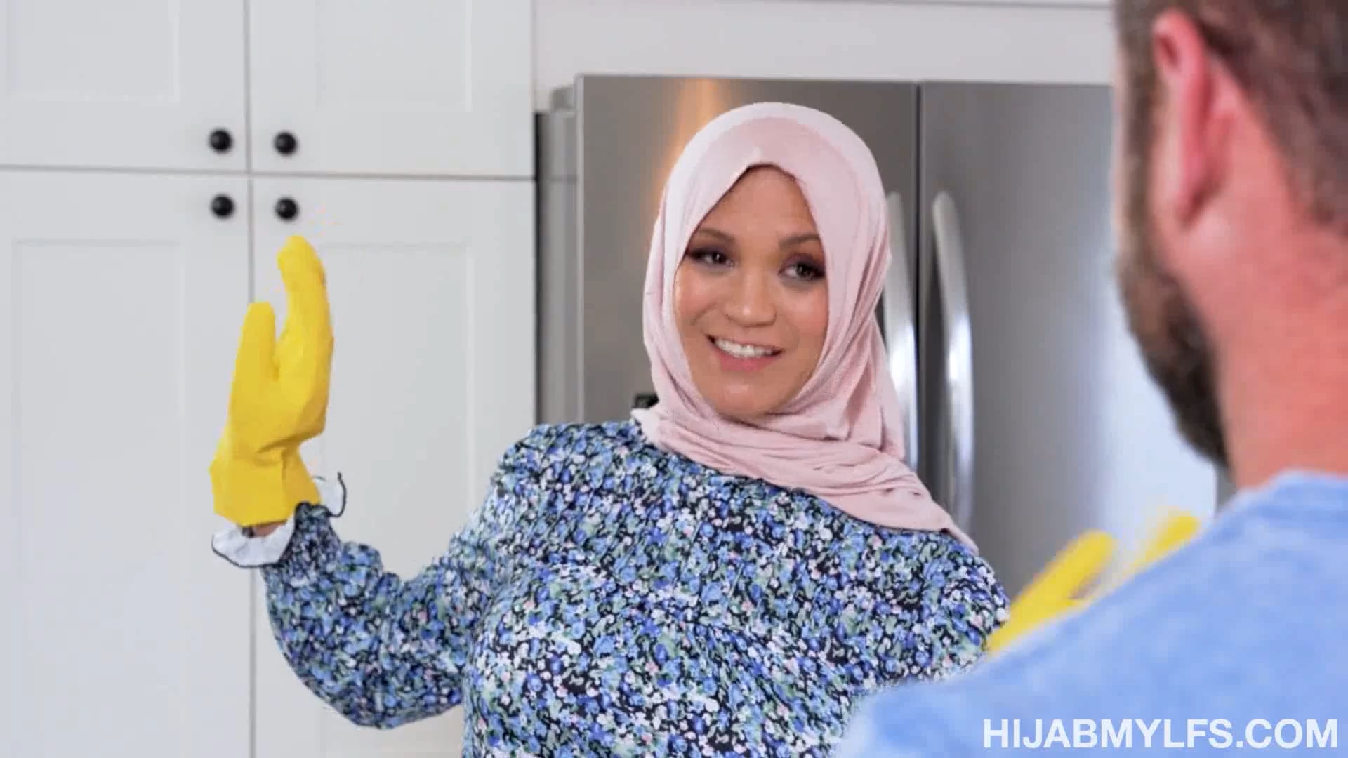 My Hijab MILF Neighbor Want To Try American Culture (1080) mp4 snapshot 00 36 000 — Postimages