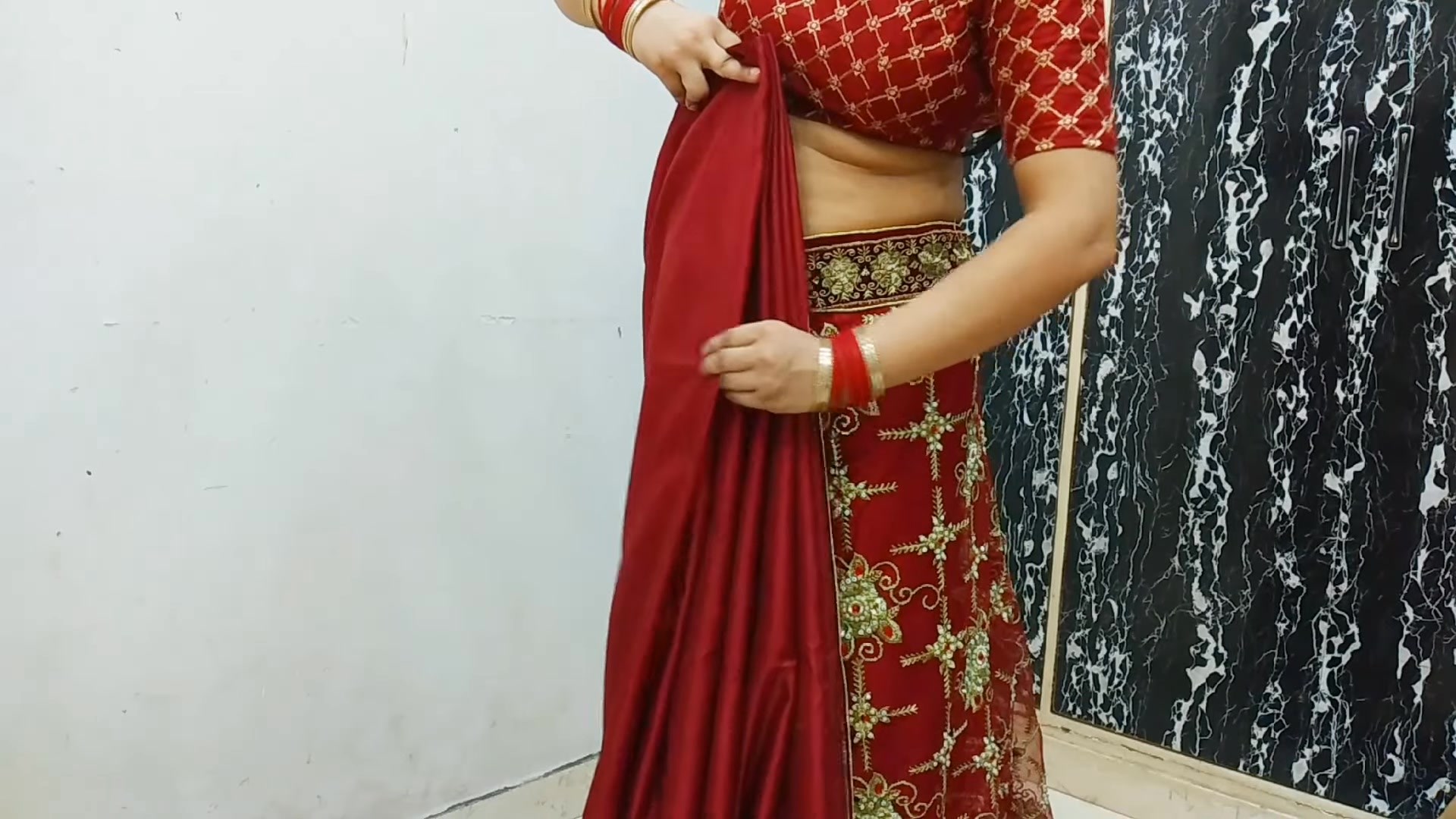 How To Wear Heavy Work Saree For Brides Saree Style with Dupatta Saree ...