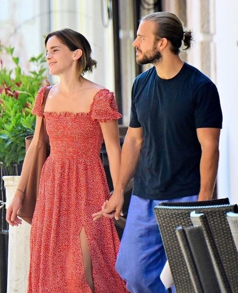 Emma Watson es captada de la mano con su nuevo novio Brandon Green