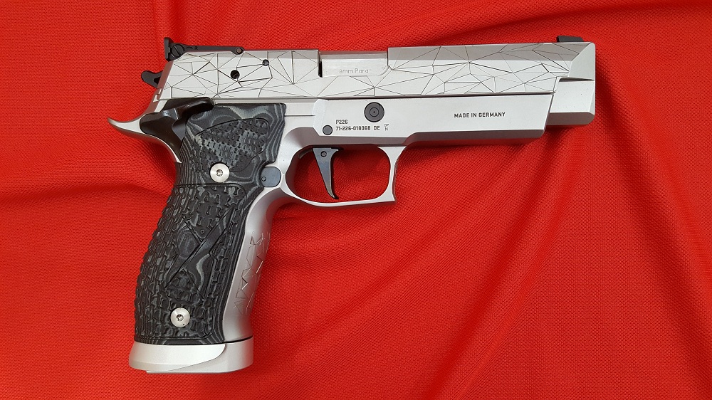 Evolution of the P226 grips/frame | SIG Talk