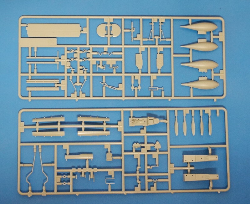 1/72 - Lockheed P-38 Lightning family by RS Models - P-38D/G/H/J, F-4(A ...