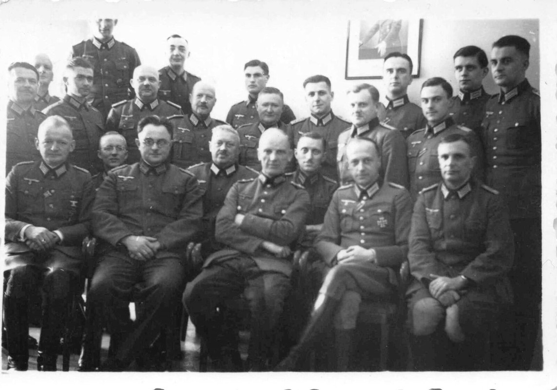Request for Identification of Generals and Admirals - Page 978 - Axis ...
