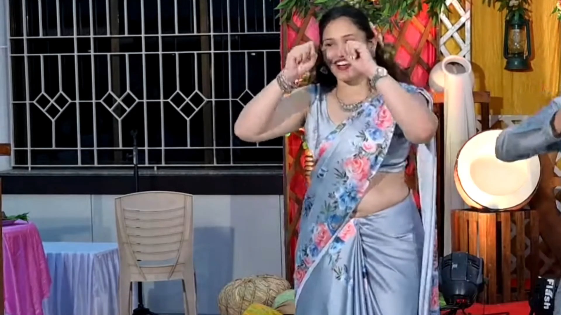 Tulu Girl Sexy open navel dance mp4 snapshot 00 40 466 — Postimages