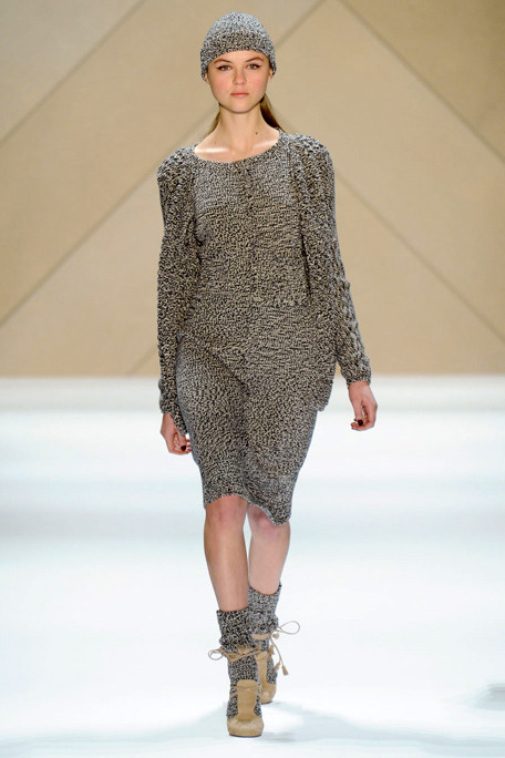 ADAM FALL RTW 2011 PODIUM 018 runway — Postimages