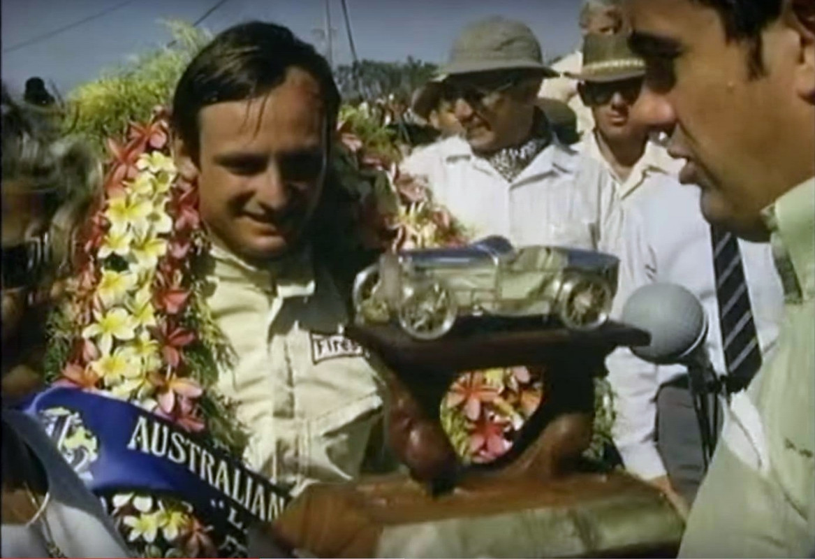 6999 Podium R5 HH 2 — Postimages