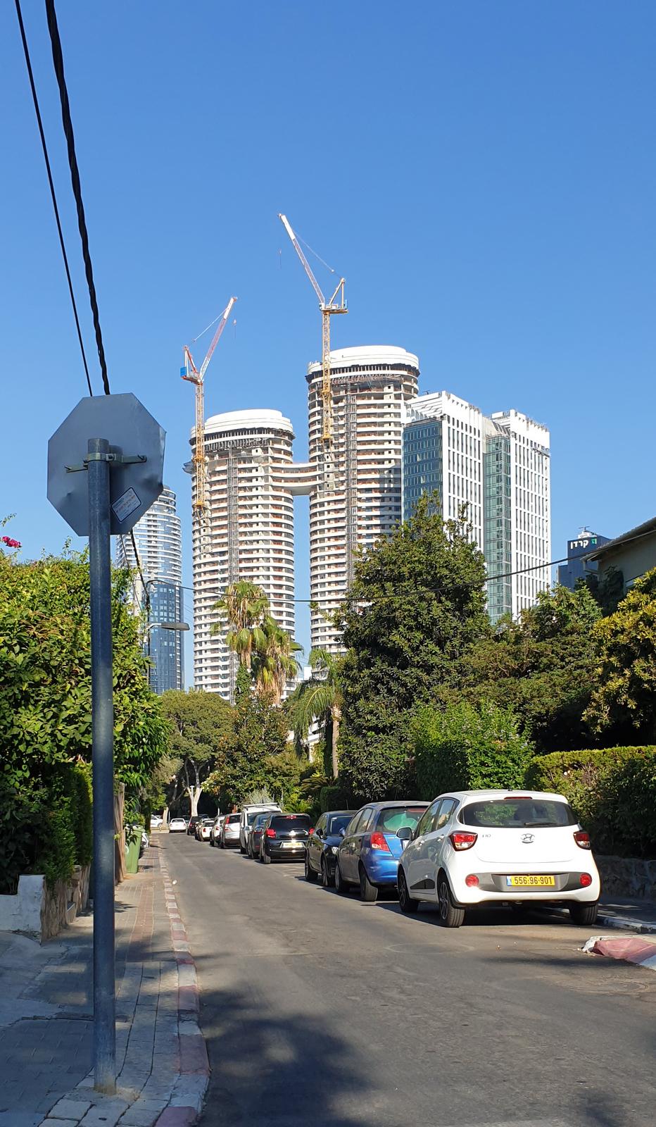 Tel Aviv | Arlozorov Young Towers | 170m, 150m | 47 + 41 FL | Completed ...