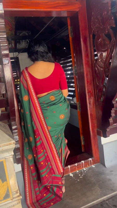Cute Malayali Girl Deep Open Navel In Traditional Saree Mp4 Snapshot 00 11 263 — Postimages