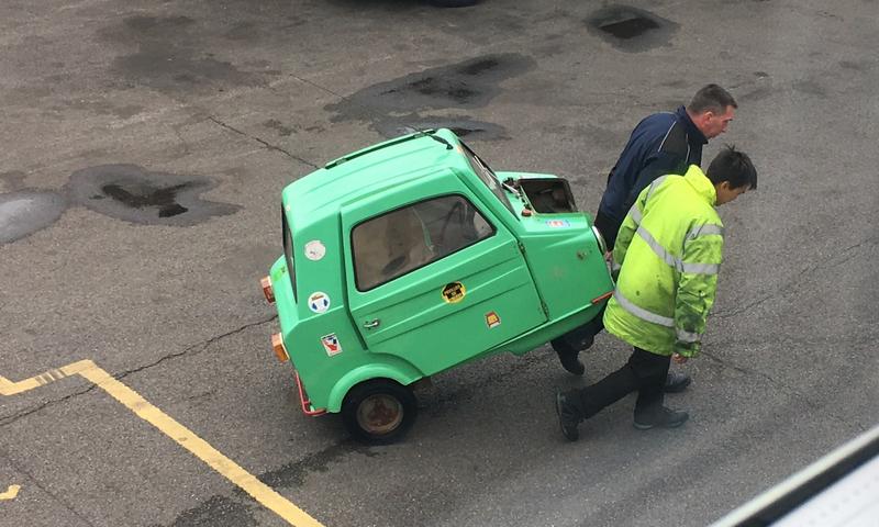 1973 AC Model 70 Invacar, Visitors & Occasional Distractions | Retro Rides