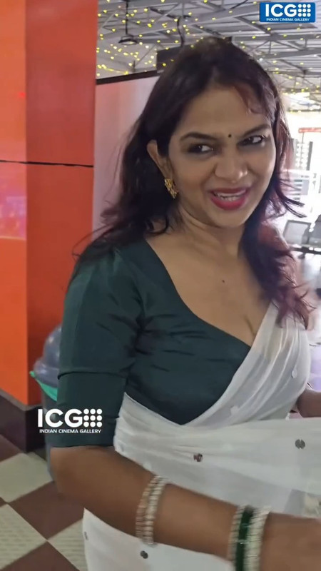 Hot Busty unknown malayali actress in green blouse and white saree mp4 snapshot 00 41 281 ...