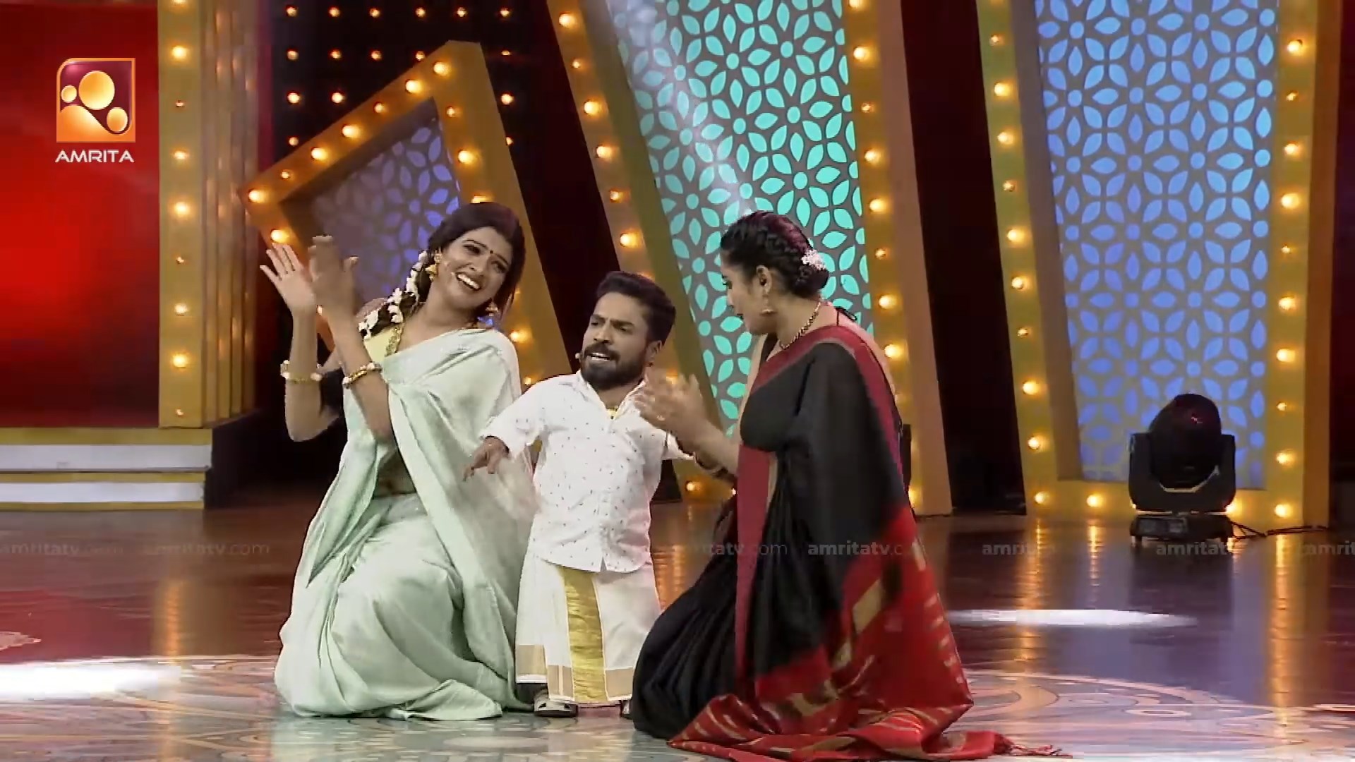 aleena padikal and amritha suresh 1st time navel show mp4 snapshot 00 14 636 — Postimages