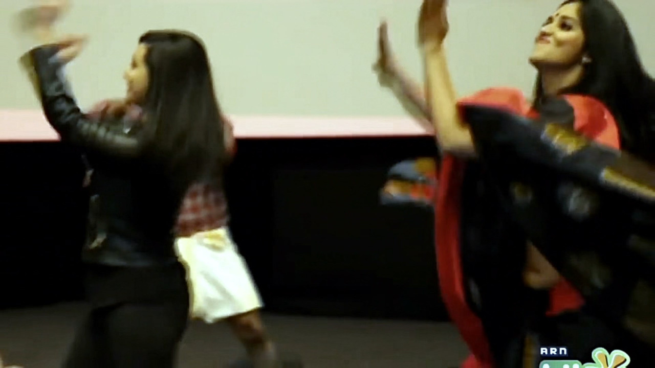 Nyla Usha rare navel show mkv snapshot 00 07 657 — Postimages