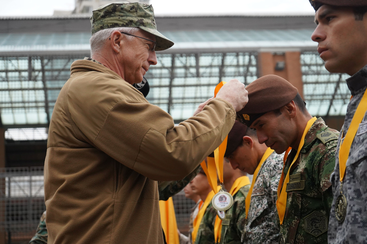 Fuerzas Comando Chile Sniper Event A084 — Postimages