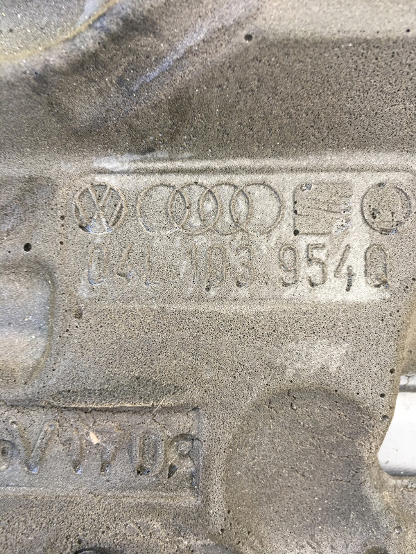 Vw caddy mk4 2017 2.0 tdi CUUD, DFSD ENGINE COVER - CADDY2K.com